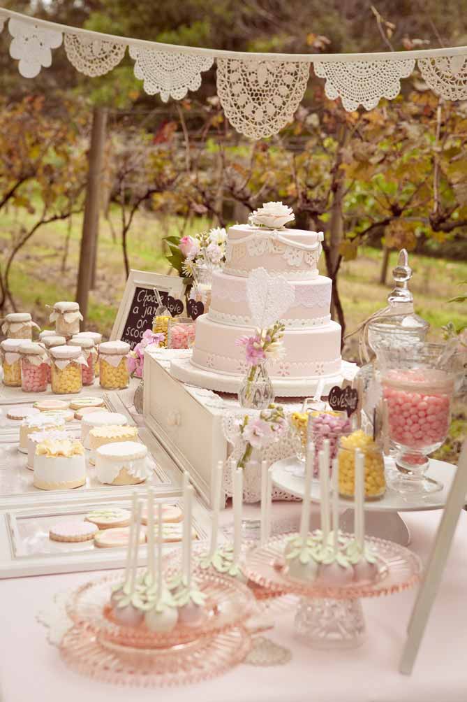 The sweetest dessert buffet! Hints on how to create it. - Modern Wedding