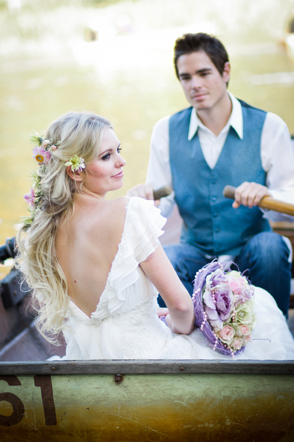 A purple pop - Modern Wedding