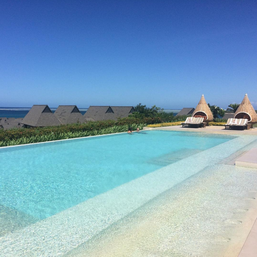 20 Infinity Pools That Are Honeymoon Heaven - Modern Wedding