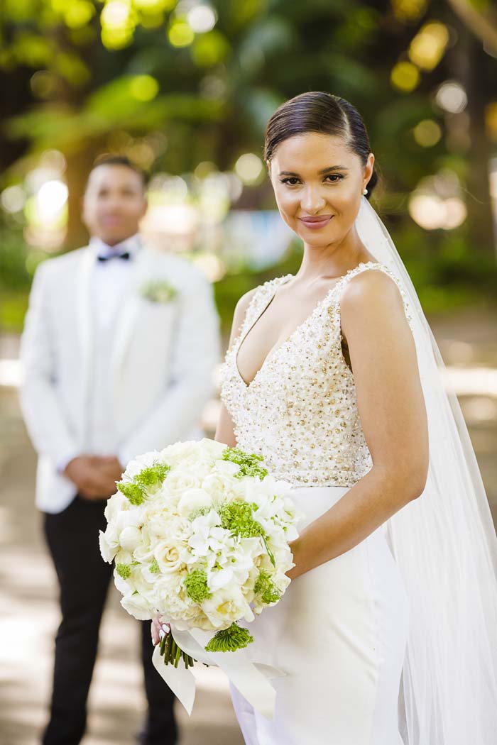 A Contemporary, Chic and Classic White Wedding