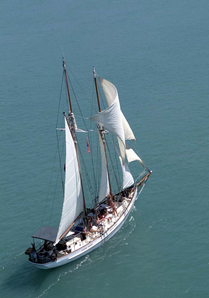 How To Host A Whitsundays Wedding On A Boat - Modern Wedding