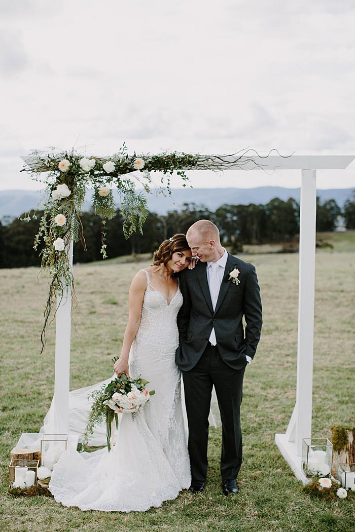 An Outdoor Wedding Styled With Simple Elegance - Modern Wedding
