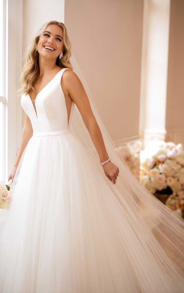 These Simple and Elegant Wedding Dresses Will Have You Swooning
