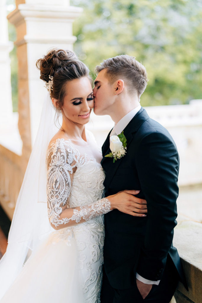 Raechel And Luke's Picture Perfect Wedding - Modern Wedding