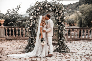 The Ultimate Wedding Timeline Breakdown - Modern Wedding