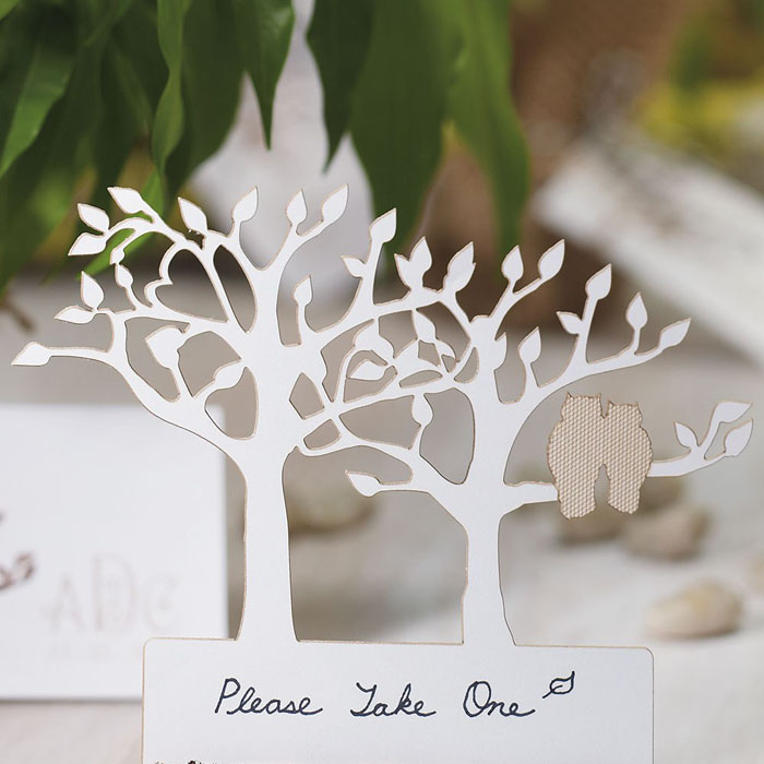 We Are Obsessed With These Unique Wedding Place Cards