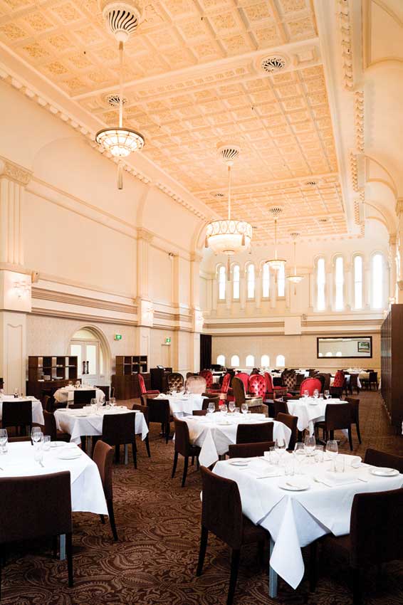 Ten Qs to ask before signing on the dotted line! - Modern Wedding